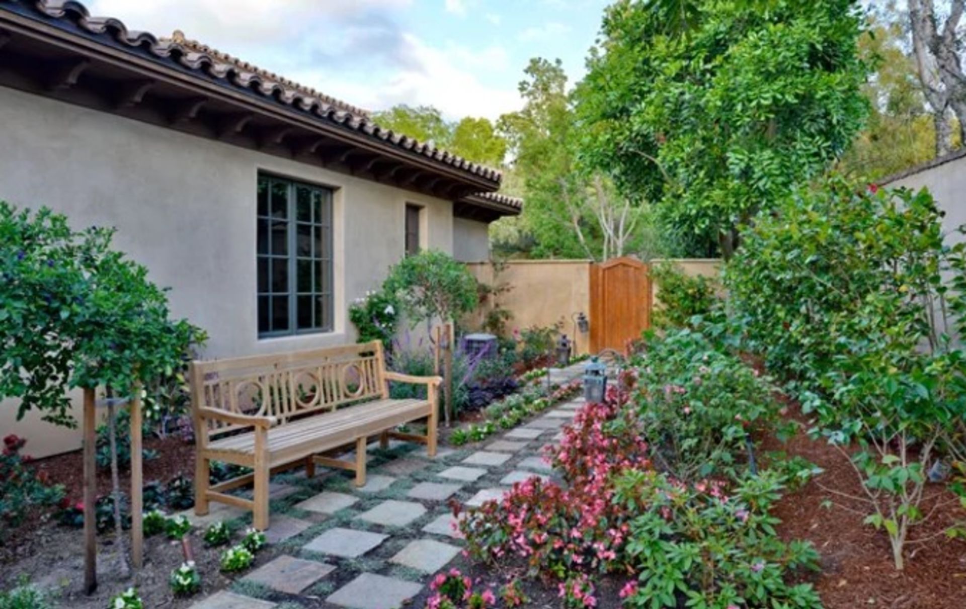 9 Stylish Side Yard Seating Areas