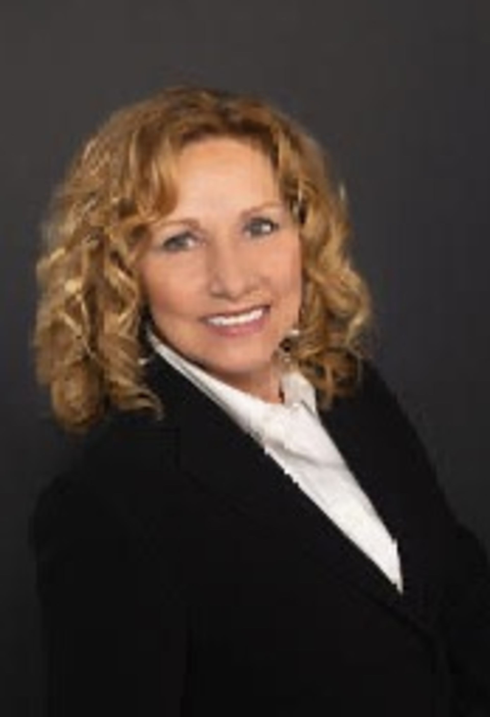 Laura Tomsa - PREMIER FULL-SERVICE REAL ESTATE TEAM