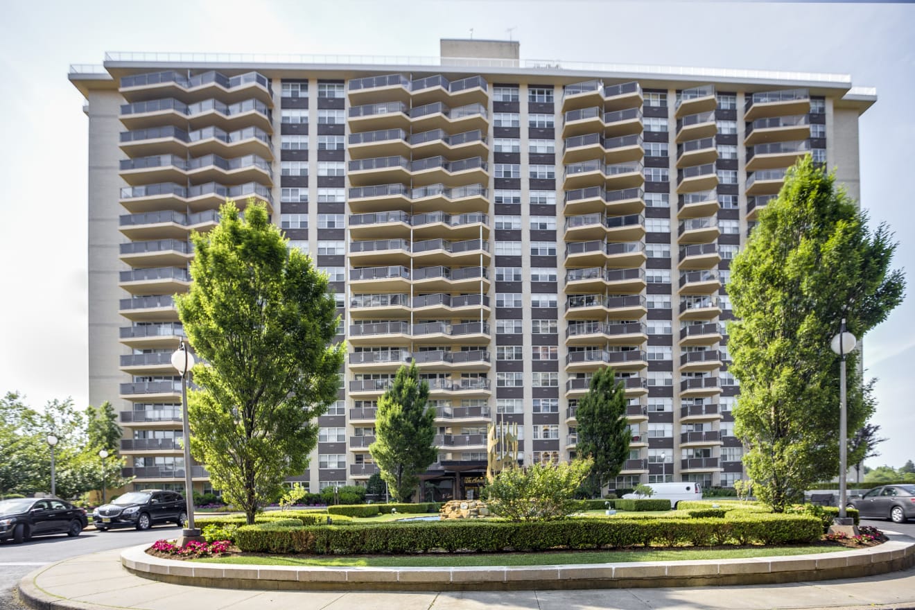 The Towers at Water's Edge Amenities - AMVERSEV - Luxury Waterftont Living